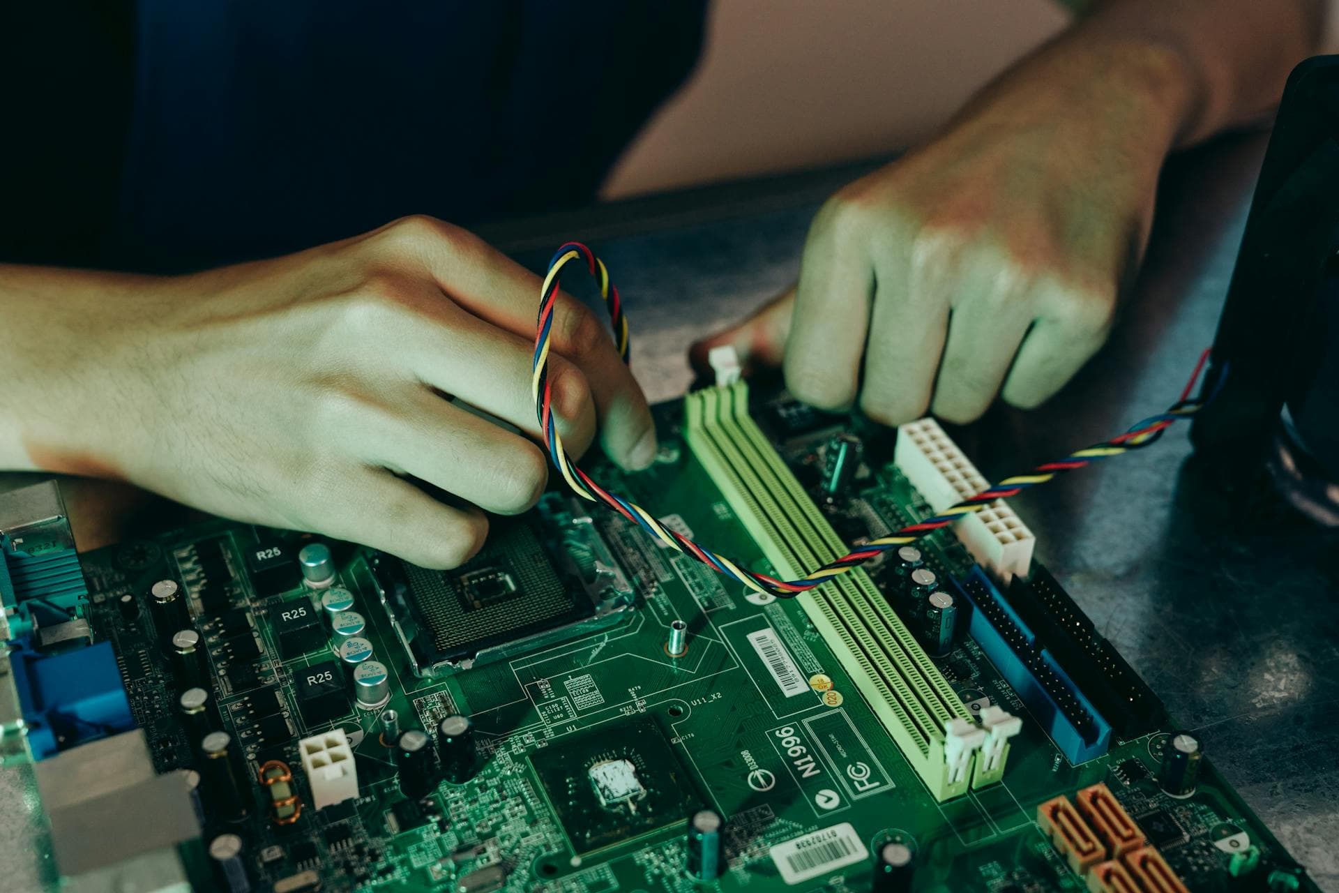 TECHREHUB | Electronics Repair, Solar, IT & Software Solutions in ...